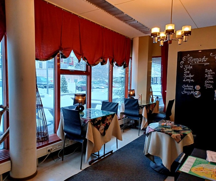 TIETOA MEISTÄ :: Hopea Aurinko